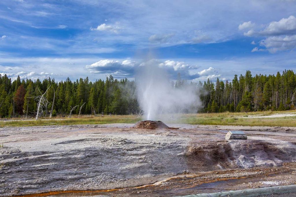 Geysers and Hot Springs in Yellowstone National Park - National Parks Etc.